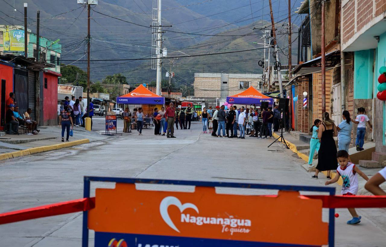 Alcaldesa Niño entregó totalmente rehabilitada la calle Las Marías